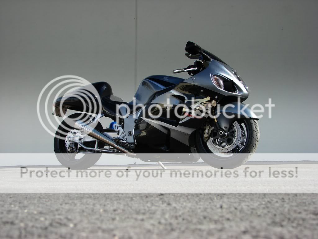 couple of pics of my 05 Busa ( now w cut frame rails pg 3)new 09 busa pics